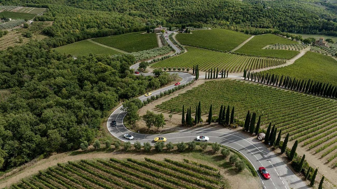 Ferrari Tour Tuscany: an exclusive route through art and beautiful ...