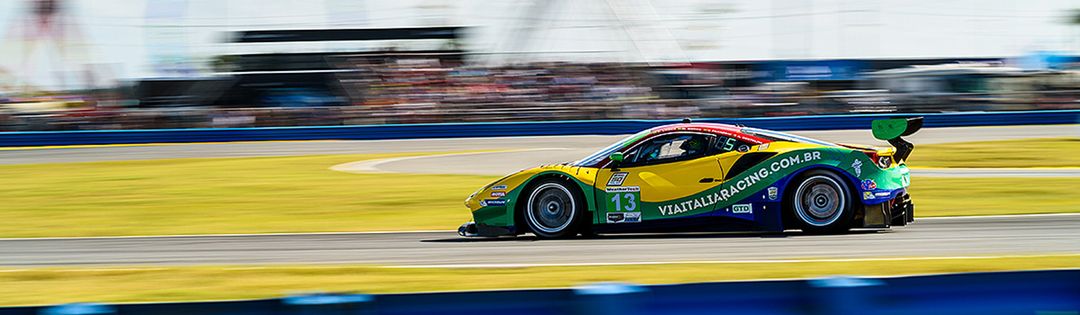 The Via Italia Racing Ferrari takes pole position