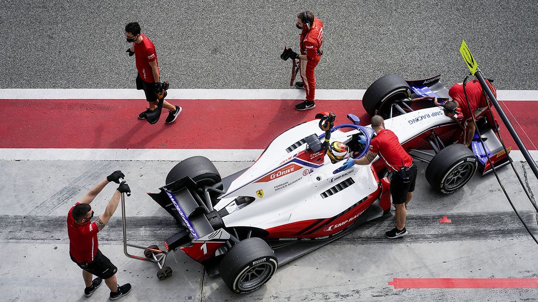 Formula 2: Shwartzman and Armstrong in the starting blocks