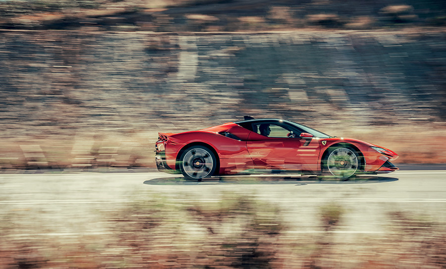 SF90 Stradale、究極のハイブリッド・スーパーカー