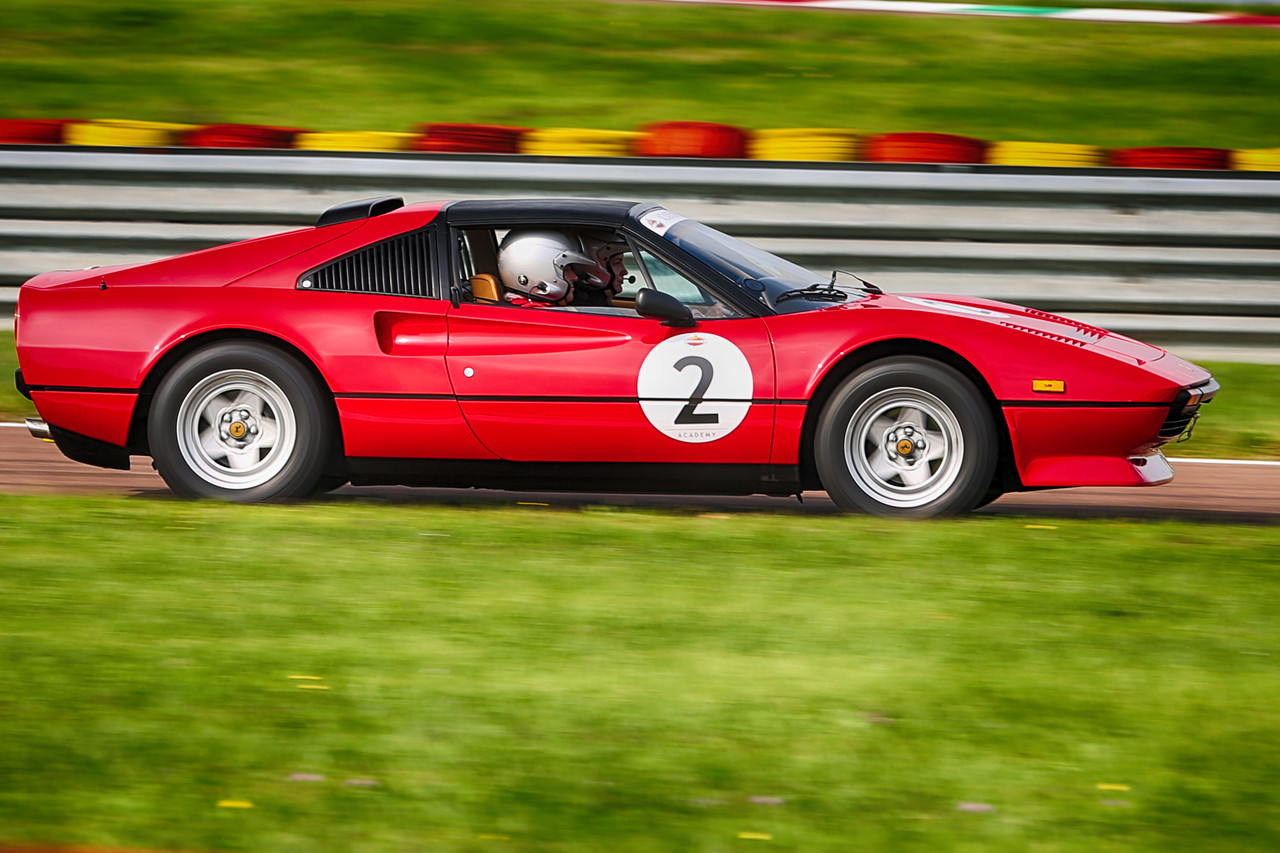 Ferrari Classiche Academy 开设全女班