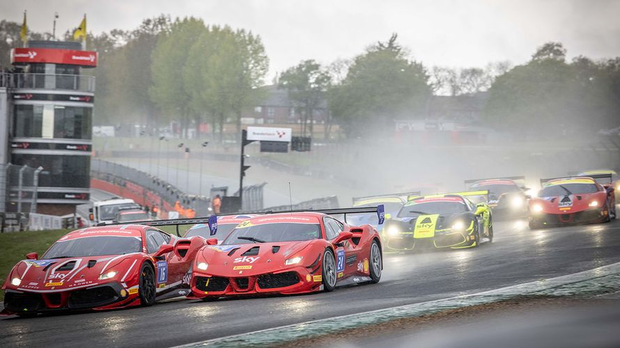 Ferrari Challenge UK: Brands Hatch 2021 - Ferrari.com