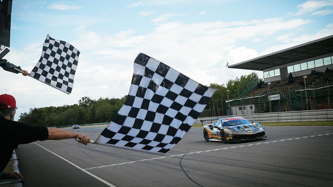 Niccolò Schirò comes back in style to win Race 1