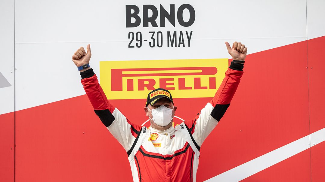 Barde climbs standings with double-win