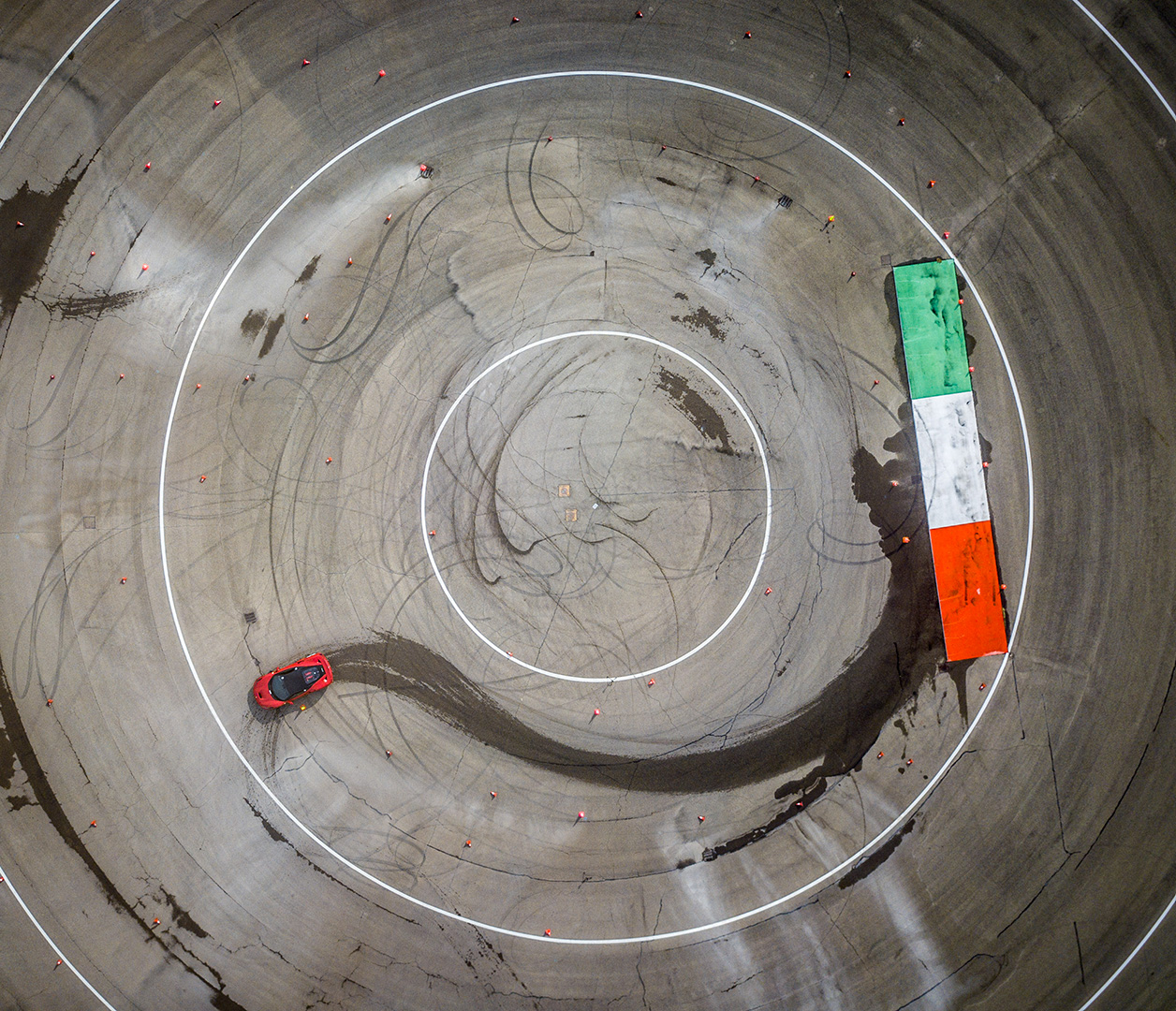 フェラーリ・オフィシャル・ドライビング・コース - Ferrari.com