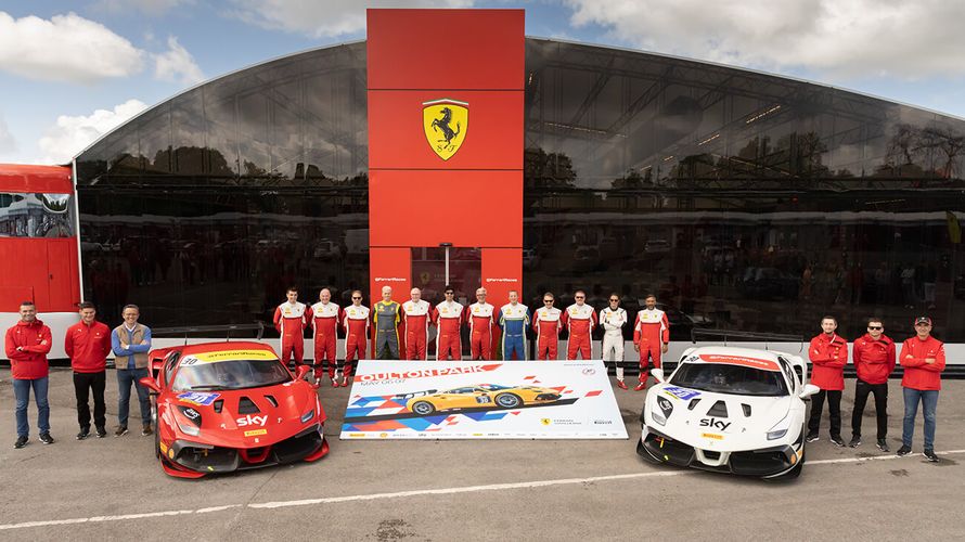 Ferrari Challenge UK: Oulton Park 2022 - Ferrari.com