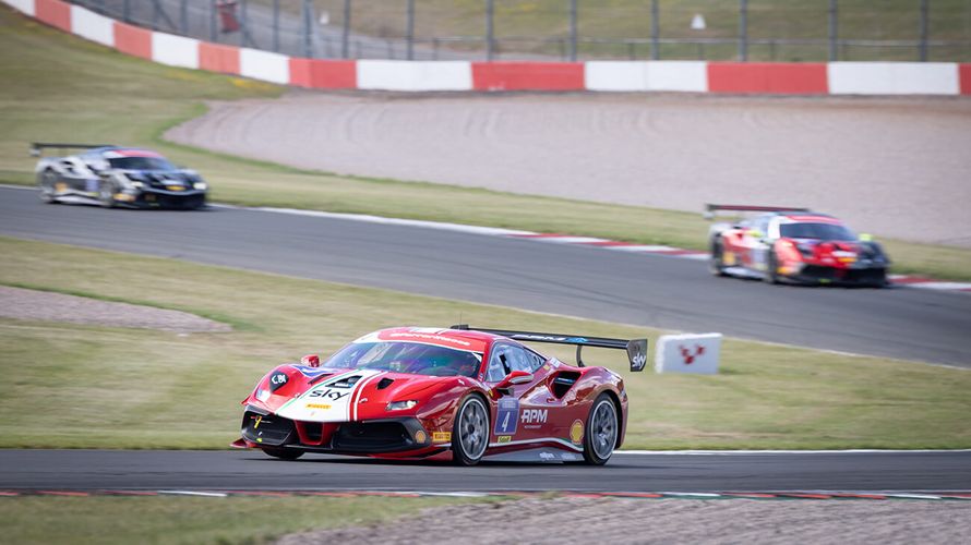 Ferrari Challenge UK: Donington 2022 - Ferrari.com