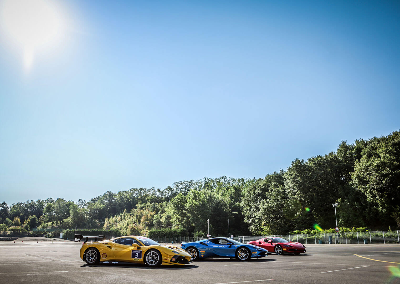 フェラーリ・オフィシャル・ドライビング・コース - Ferrari.com