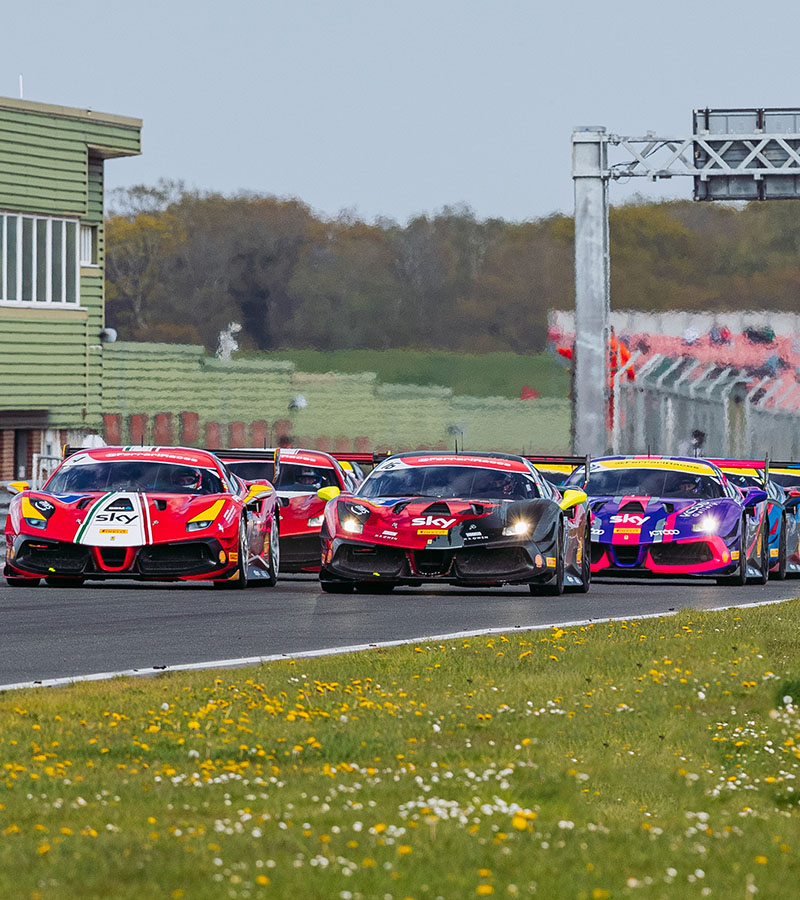 Morrow wins from pole in opening round