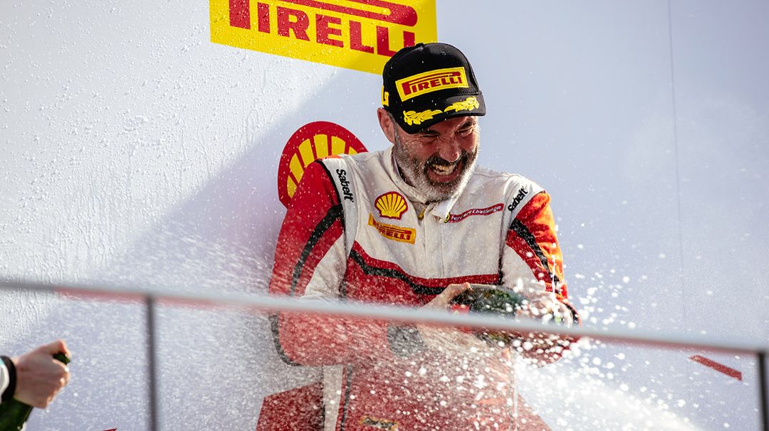 Axel Sartingen celebrates the Coppa Shell title