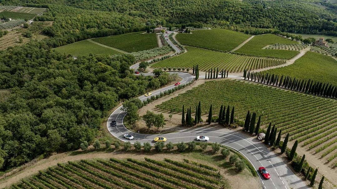 Ferrari Tour Tuscany: an exclusive route through art and beautiful ...