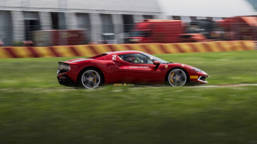 Corso Pilota Sport 2025 - Ferrari.com