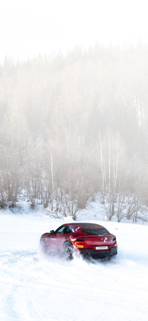 Corso Pilota On-Ice - Ferrari.com