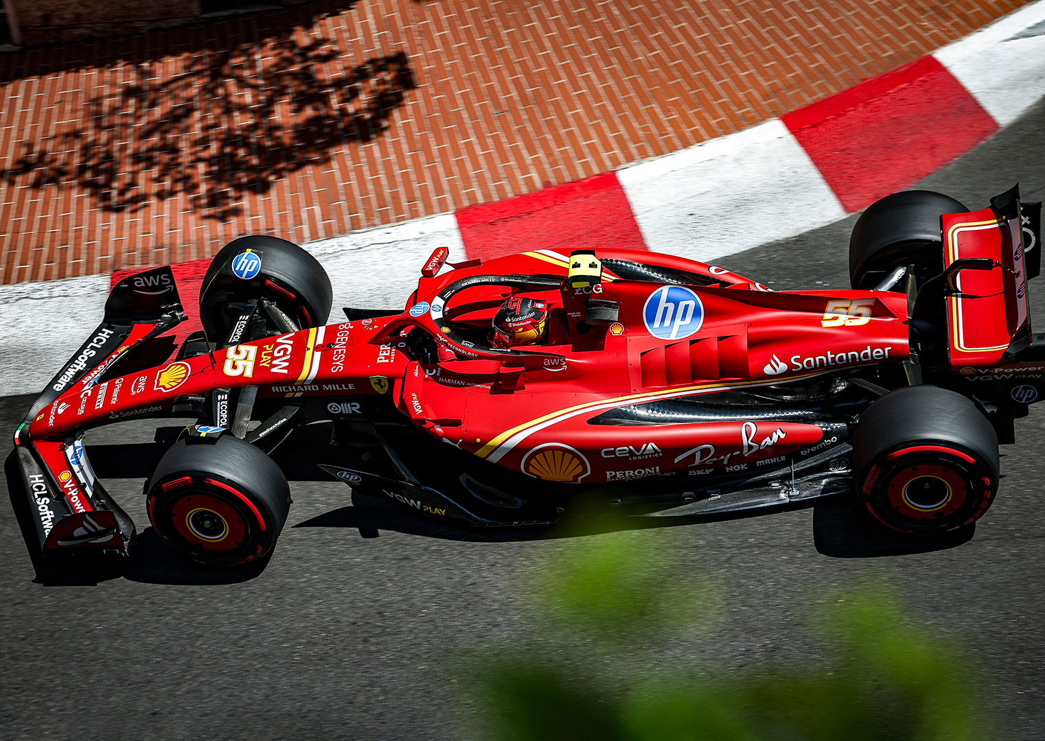 Scuderia Ferrari Team: Carlos Sainz - Ferrari.com